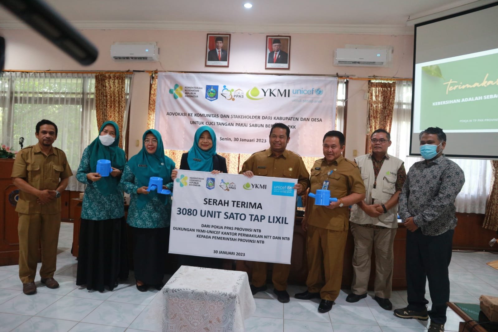 UNICEF dan YKMI Berikan 3.080 unit alat Cuci Tangan Pakai Sabun ...